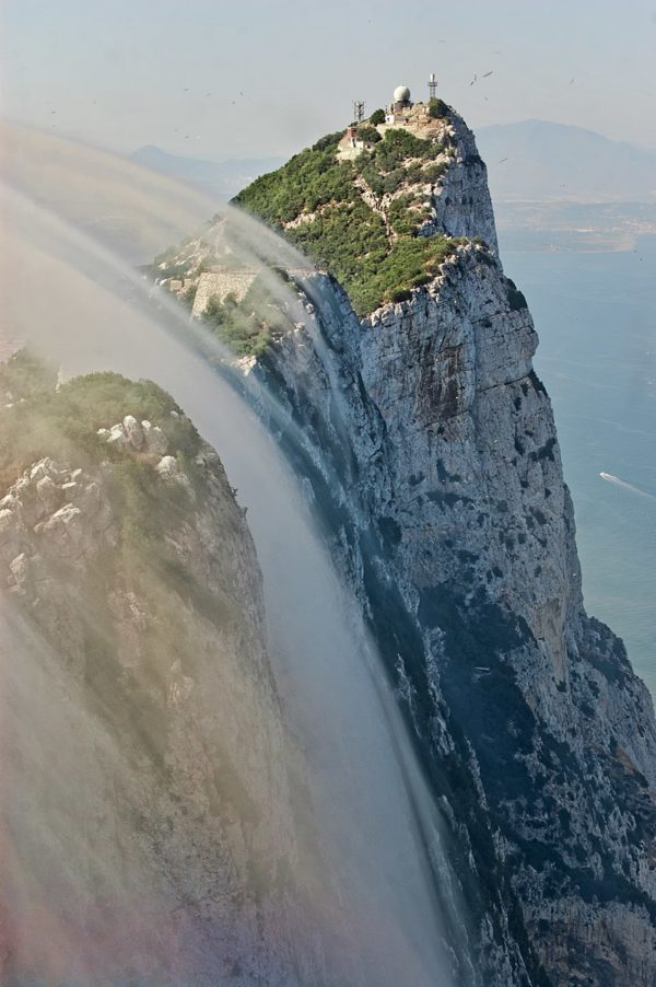Extraordinary Cloud Caught Waterfalling Over The Rock of Gibraltar ...