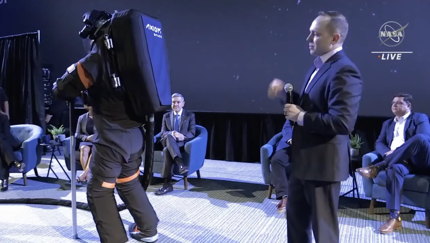 NASA Reveals The Sleek New Suit Next Gen Moonwalkers Will Wear in Space : ScienceAlert