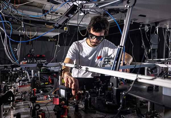 New Spin on Famous Physics Experiment Shows Light Interfering With Its ...