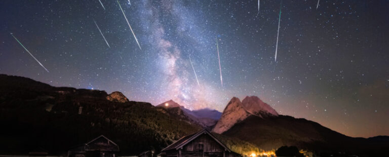 One of The Most Spectacular Meteor Showers of The Year Peaks THIS ...