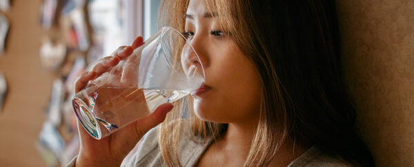 Does Drinking Lots of Water Help You Lose Weight? An Expert Explains ...