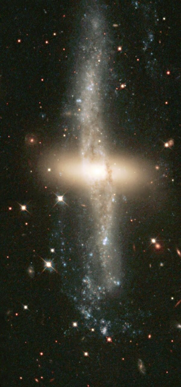 Astronomers Spot a Rare Galaxy Wrapped in a Secret Cosmic Ribbon ...