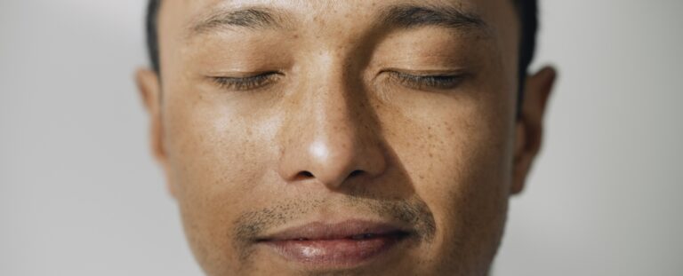 Amazing Tiny Brain Implant Translates Brain Signals Into Speech ...
