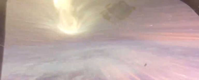 NASA Unveils Mind-Blowing Video of Orion Spacecraft Blazing As It ...