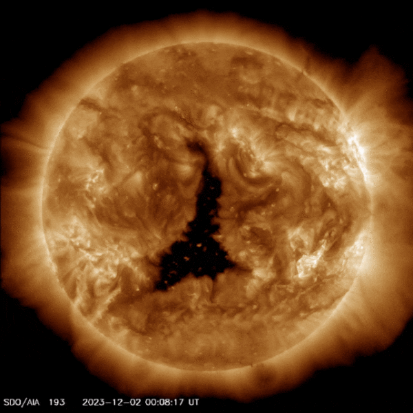 Gaping Hole in The Sun Bigger Than 60 Earths Just Blasted Solar Wind ...