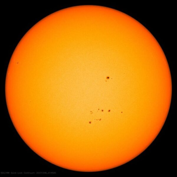 Gaping Hole in The Sun Bigger Than 60 Earths Just Blasted Solar Wind ...