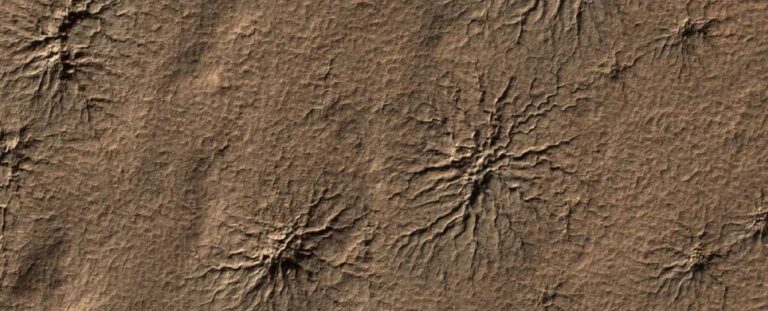 NASA Can Finally Explain Why Creepy 'Spiders' on Mars Keep Appearing ...