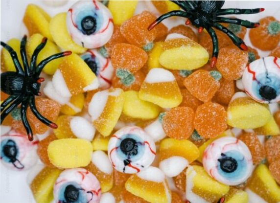 Halloween Candy Can Overload Your Gut Microbiome, Expert Warns ...