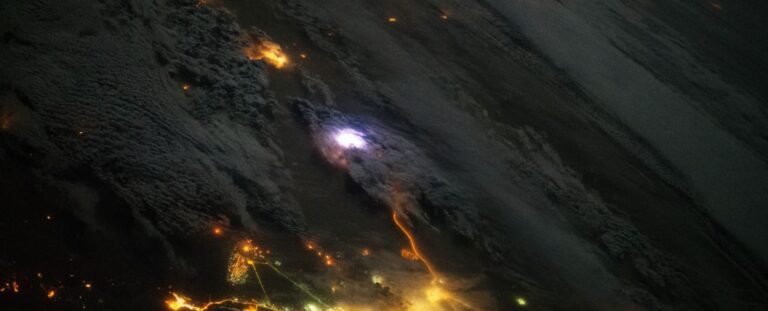 Lightning Can Send 'Killer Electrons' Flying Into Space at Near Light ...