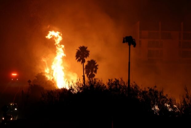 Malibu's Franklin Fire Explodes Over 4,000 Acres, Forcing Mass ...