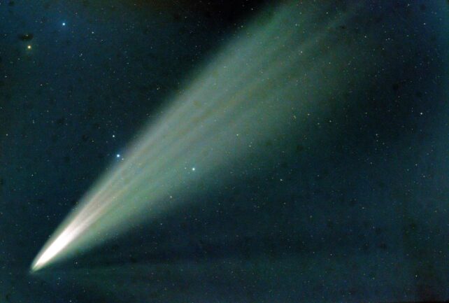 Check Out These Amazing Photos of Comet G3 ATLAS Soaring Past Earth ...