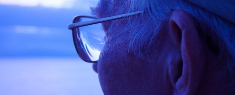 A Morning Dose of Blue Light Can Help Us Sleep Better in Old Age ...