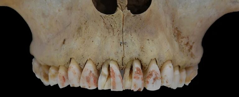 'Red Princess': Mysterious Skeleton With Dyed Teeth Is a Scientific ...