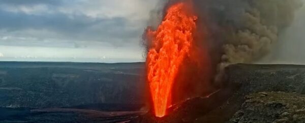 Watch: 1,000-Foot Lava Jets Erupt From Hawaii's Kīlauea Volcano ...