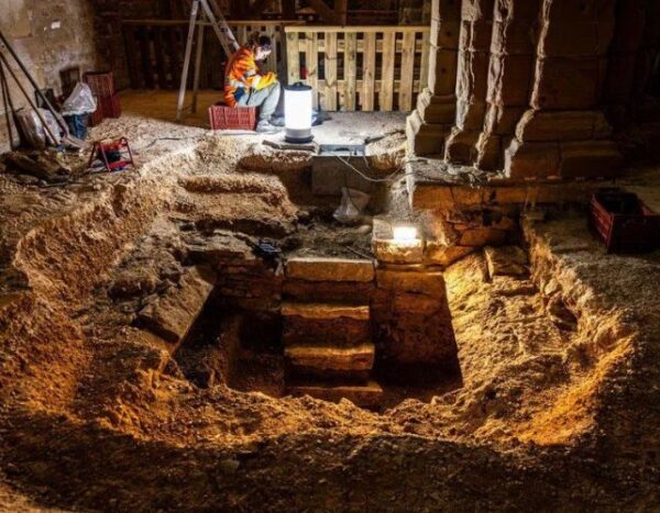 Burial Vault Sealed For 400 Years Found at End of Long-Forgotten ...