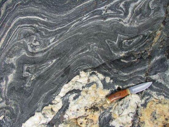 4-Billion-Year-Old Stripey Rocks in Canada May Be The Oldest on Earth ...