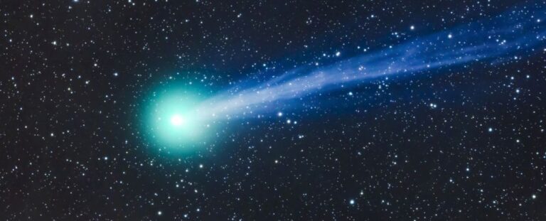 Strange Green Glow From Interstellar Comet 3I/ATLAS Has Scientists ...