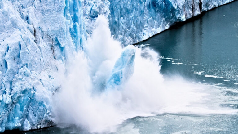 Hundreds of Earthquakes Detected at Antarctica's 'Doomsday' Glacier ...