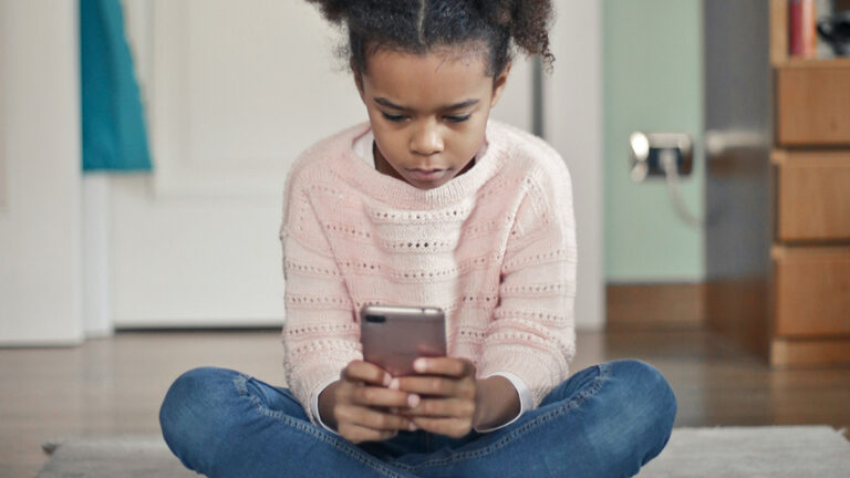 Owning a Smartphone at Age 12 Is Linked to These Health Issues in Kids ...