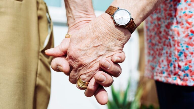 An Anthropologist Made a Mammal 'Monogamy Scale'. Here's Where Humans ...