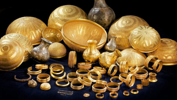 Strange Metal From Beyond Our Planet Spotted in Ancient Treasure Stash ...