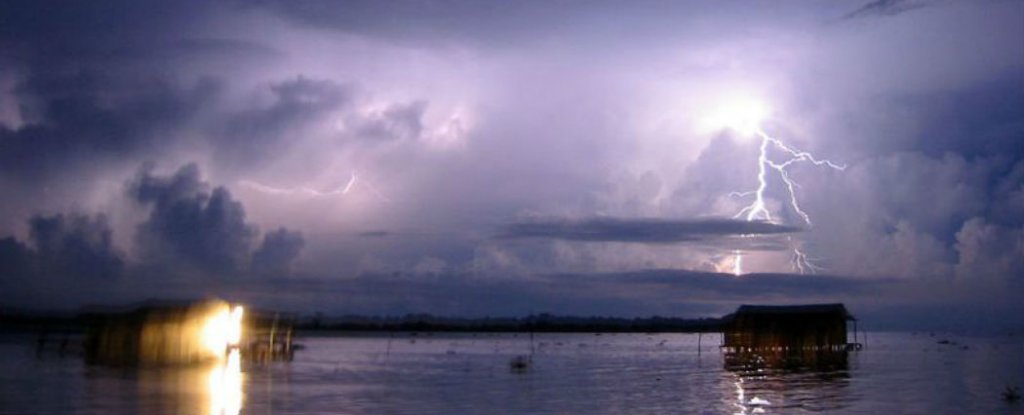 This Venezuelan Lake Gets More Lightning Than Anywhere Else on Earth ...
