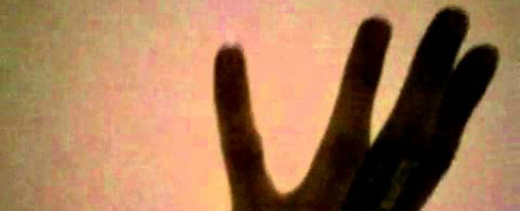 WATCH: Electricity Sparks From a Guy's Hand as He Stands on a Frozen ...