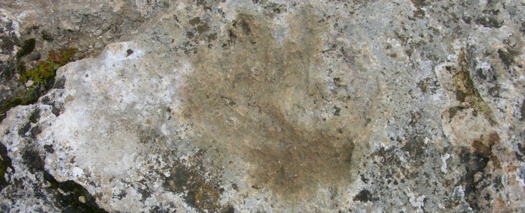 12,600-Year-Old Handprints Show Humans Lived in The Himalayas Much ...