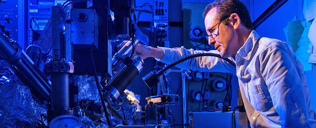 IBM Seriously Just Turned an Atom Into The World's Smallest Hard Drive ...