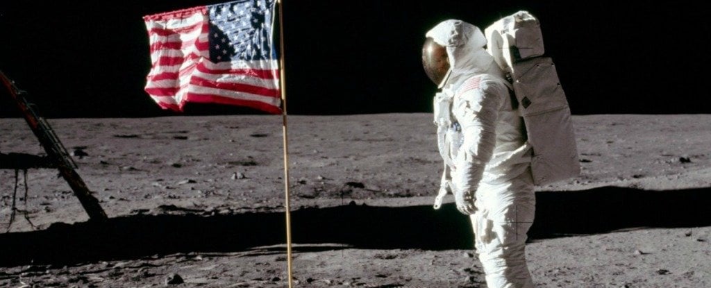 The American Flags on The Moon Are Disintegrating : ScienceAlert