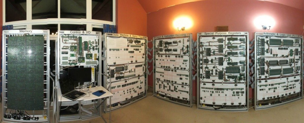 This Engineer Created an Enormous 'Megaprocessor' to Play Tetris ...