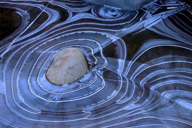 What's Causing These Perfect Ice Rings to Form Around Rocks? : ScienceAlert