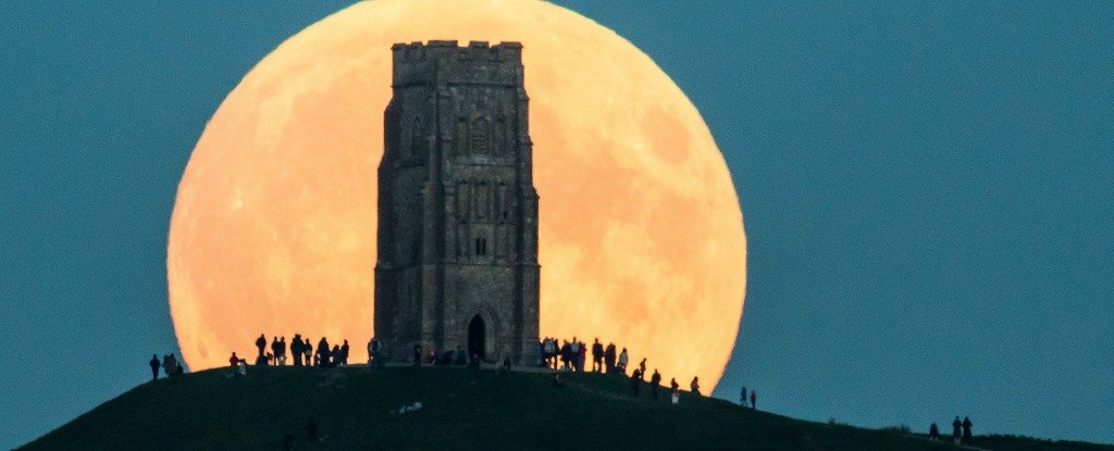 NASA's Senior Photographer Explains The Best Ways to Shoot The Rare ...